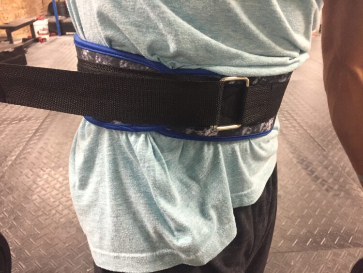 Unbroken Designs 4" Blue Stealth Lifting Belt Review (2025) | BarBend