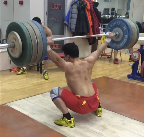 69kg Liao Hui Makes a 150kg Snatch Look Like a Warm Up | BarBend