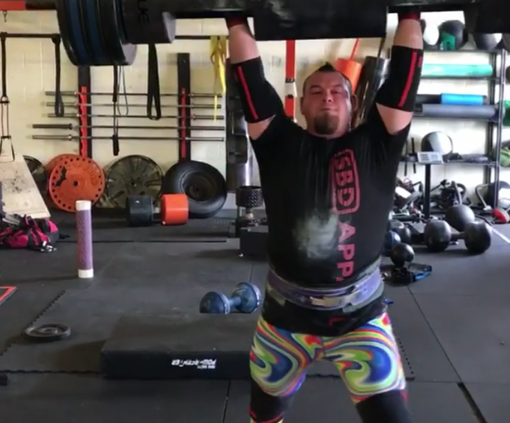 105kg Strongman Rob Kearney Split Jerks a 207kg Log | BarBend
