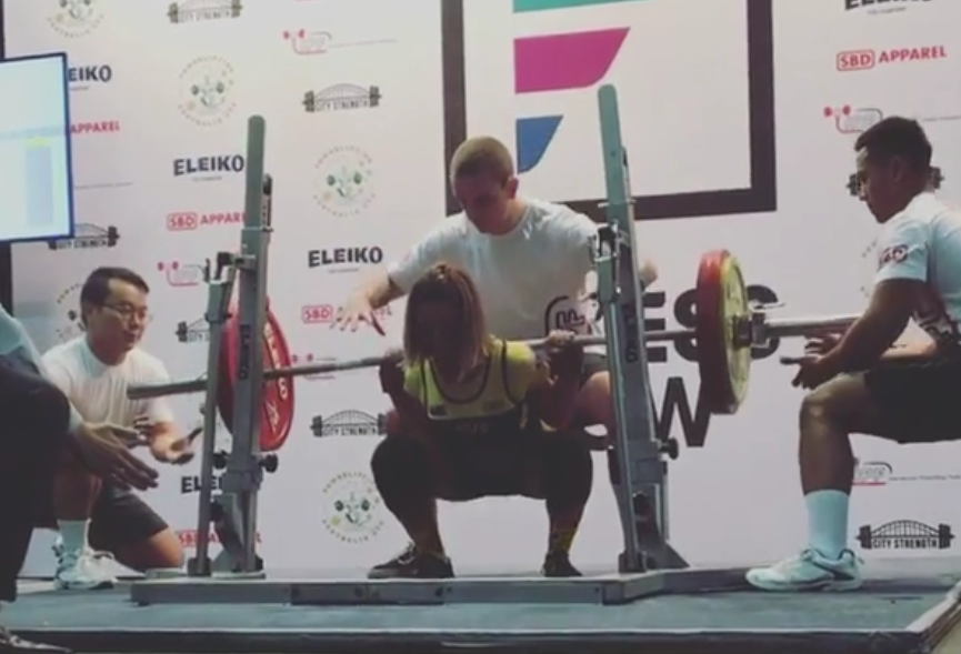 52kg Powerlifter Liz Craven Squats 155.5kg for New World Record | BarBend