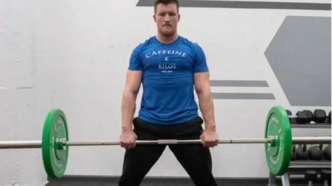 How to Do the Sumo Deadlift, According to a CPT | BarBend