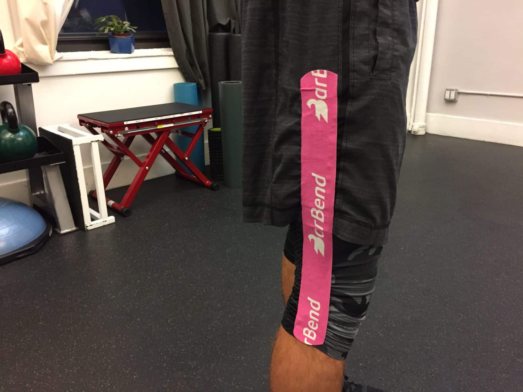 Kinesiology Taping for IT Band | BarBend