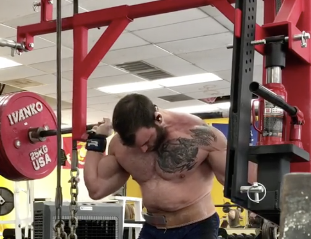 Eliminate Shoulder Discomfort In Seconds With This Squatting Tip | BarBend