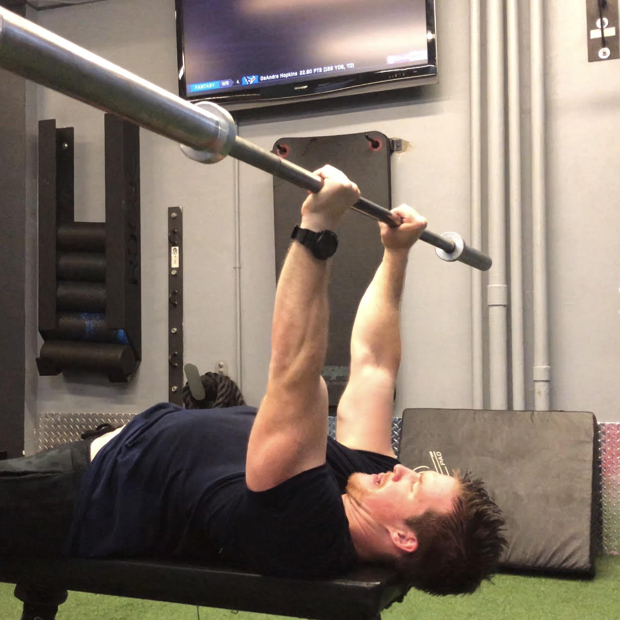 Skull Crushers Exercise Guide How To Form And Tips BarBend