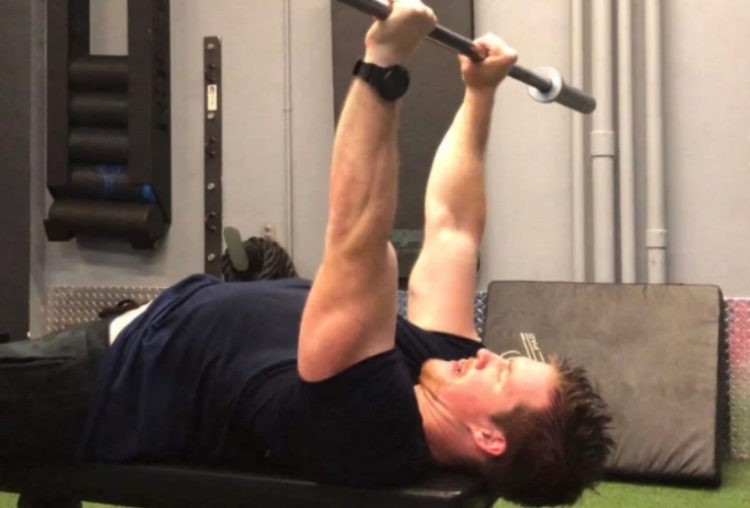 How to Build Offensively Large (and Strong) Triceps With Skull Crushers ...