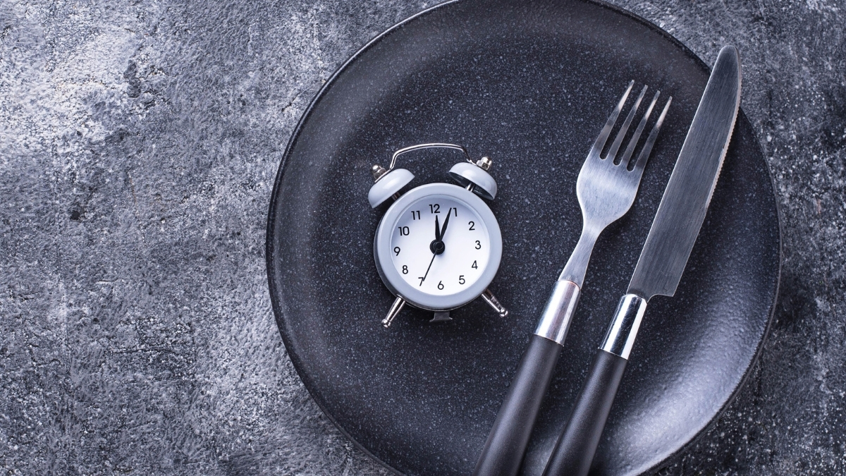 Intermittent Fasting 101 — A Guide to Benefits, Muscle Gain, and More ...