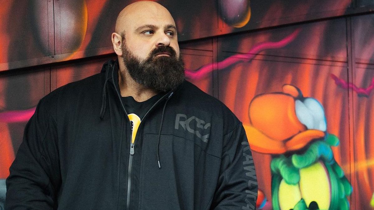 Strongman Laurence Shahlaei Shows You How to Warm Up Before Squats and ...