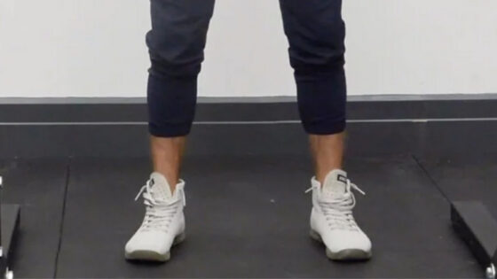 How to Do the Overhead Press — Common Mistakes, Variations, Benefits ...