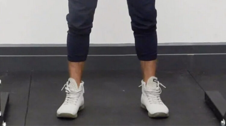 How to Do the Overhead Press — Common Mistakes, Variations, Benefits ...