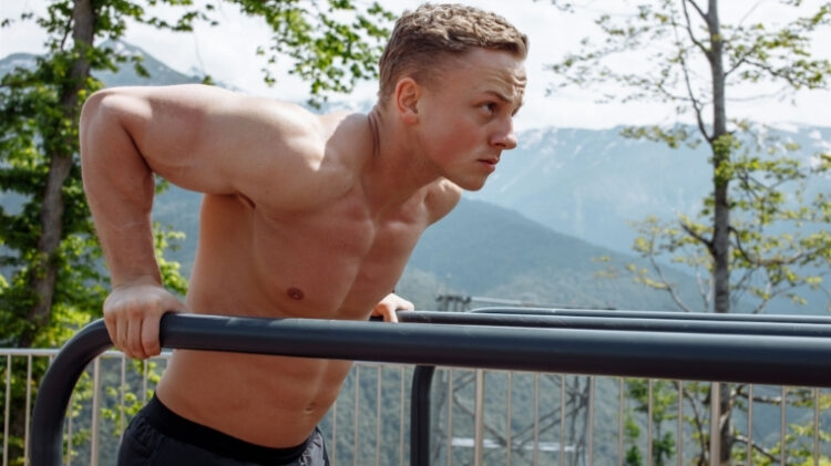 How to Build Muscle and Strength With Calisthenics Training | BarBend