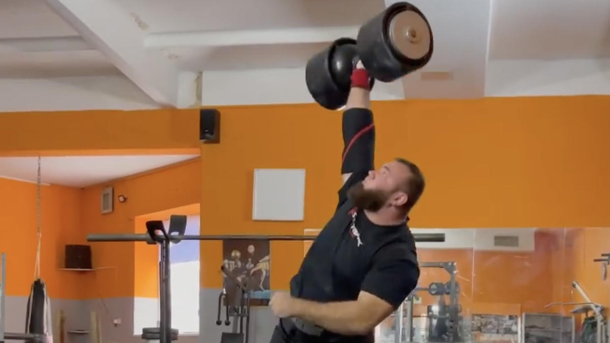 Strongman Oleksii Novikov Locks Out 140-Kilogram Heavy Dumbbell In ...