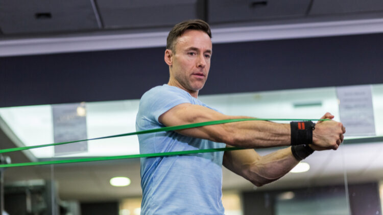 10 Pallof Press Variations for All Your Core-Training Needs | BarBend