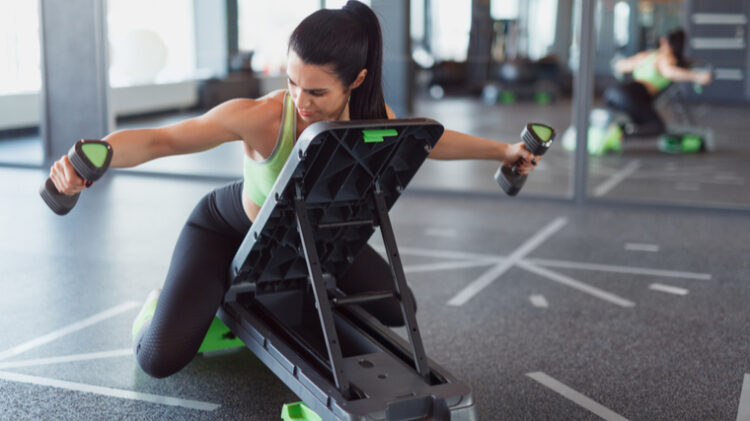 How to Do the Dumbbell Rear Lateral Raise for Bigger, Stronger ...