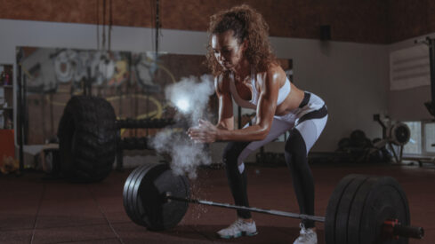 Does Working Out Without Music Help (or Harm) Your Gains? | BarBend