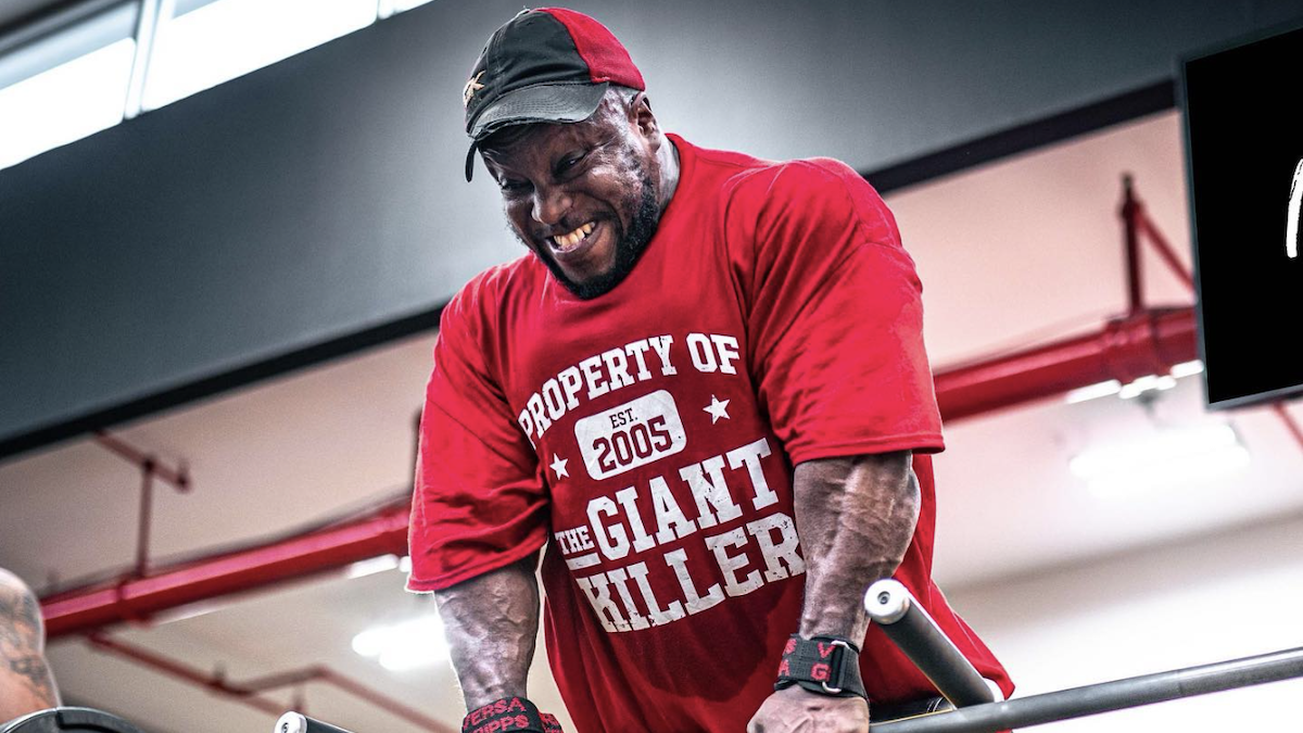 Shaun Clarida Utilizes Single-Arm Movements On His Back & Biceps Day ...