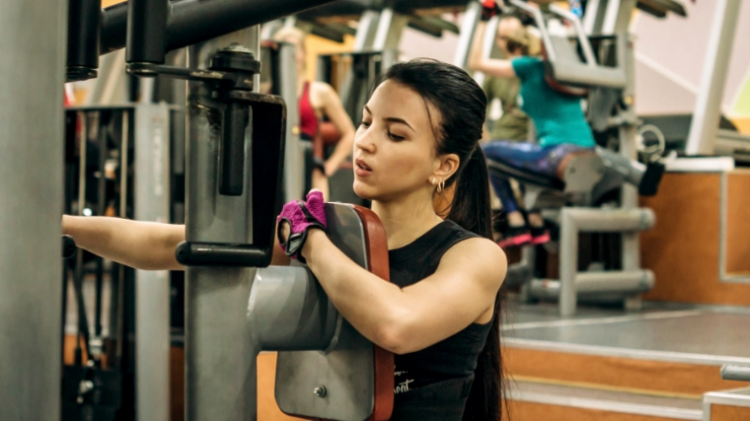 How to Do the Reverse Pec Deck — Tips, Tricks, & Variations | BarBend