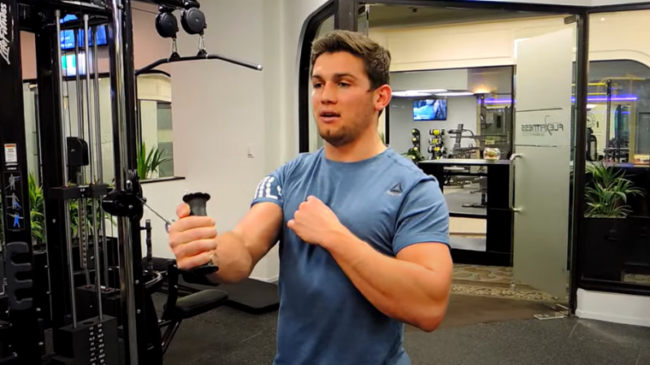 How to Do the Single-Arm Chest Flye for Proportional Pec Gains | BarBend