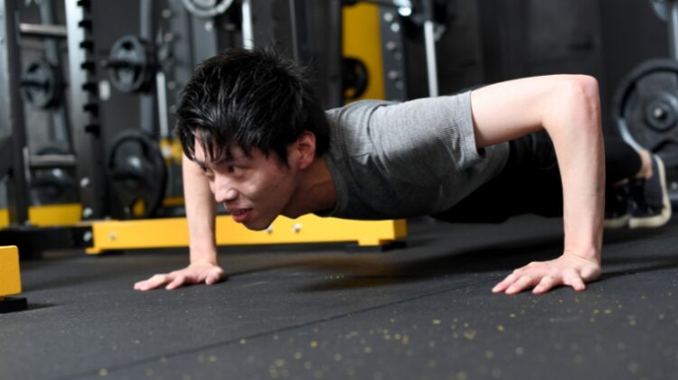 A One Month Push-Up Training Program for Beginners (3 Days Per Week ...