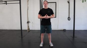 How to Do the Curtsy Lunge for Better Hip Mobility and Glute Strength ...