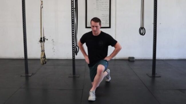 How to Do the Curtsy Lunge for Better Hip Mobility and Glute Strength | BarBend