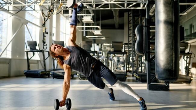 The Best Dumbbell Ab Workout for Every Experience Level | BarBend