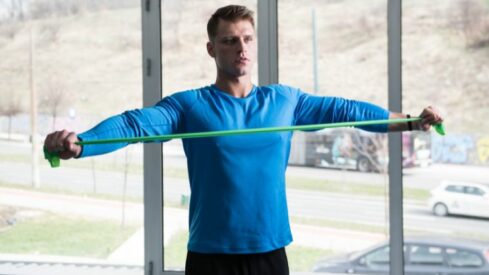 Try This Upper Body Resistance Band Workout to Tone Up | BarBend