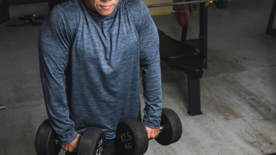 How To Do the Dumbbell Shrug (+ Best Variations and Alternatives) | BarBend