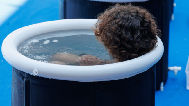 Ice Bath Vs. Cold Shower — Which Is Better for Strength Athletes? | BarBend