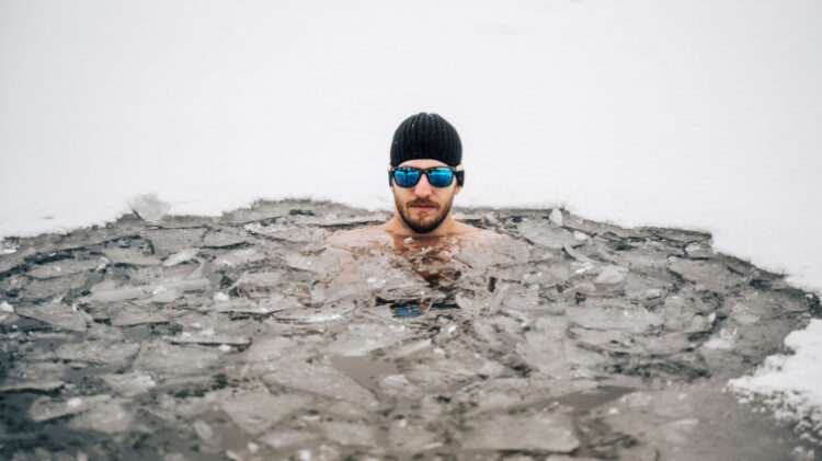 Ice Bath Vs. Cold Shower — Which Is Better for Strength Athletes? | BarBend