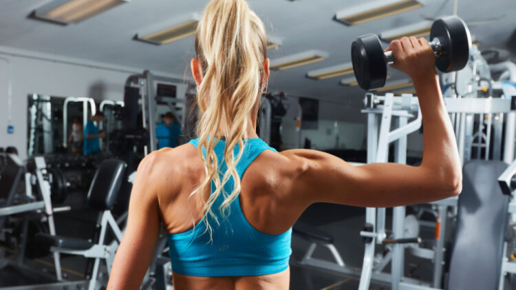 How To Do the Alternating Dumbbell Press (+ the Best Variations for ...