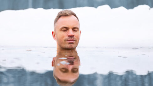 Should You Cold Plunge Before or After a Workout? | BarBend