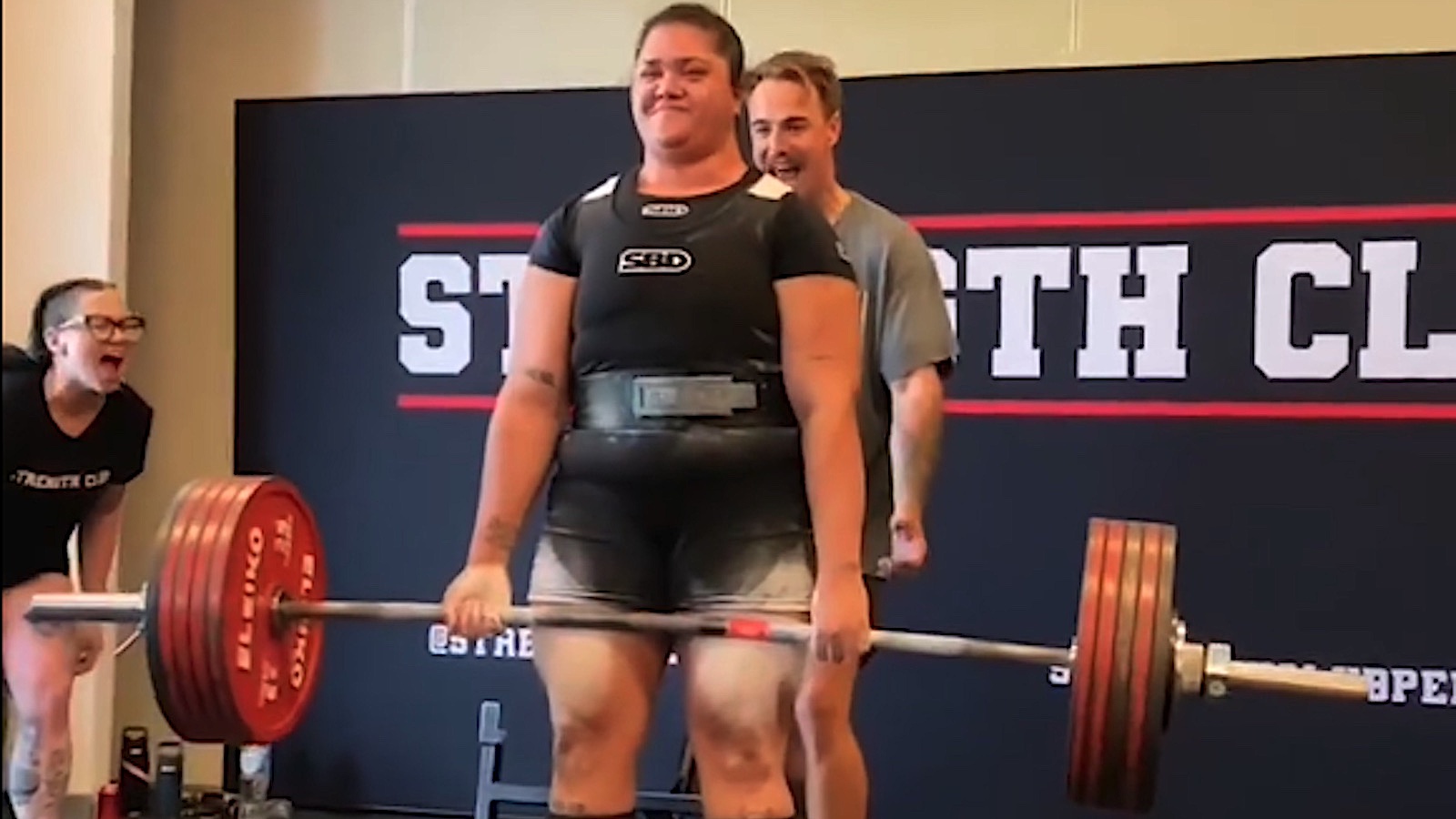 Natalie Laalaai (+84KG) Deadlifts Unofficial IPF World Record of 272.5 Kilograms | BarBend