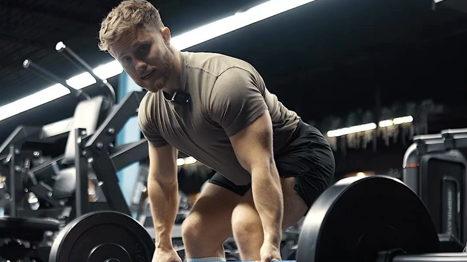 Jeff Nippard Offers Pro Bodybuilders Form Advice Mid-Workout | BarBend