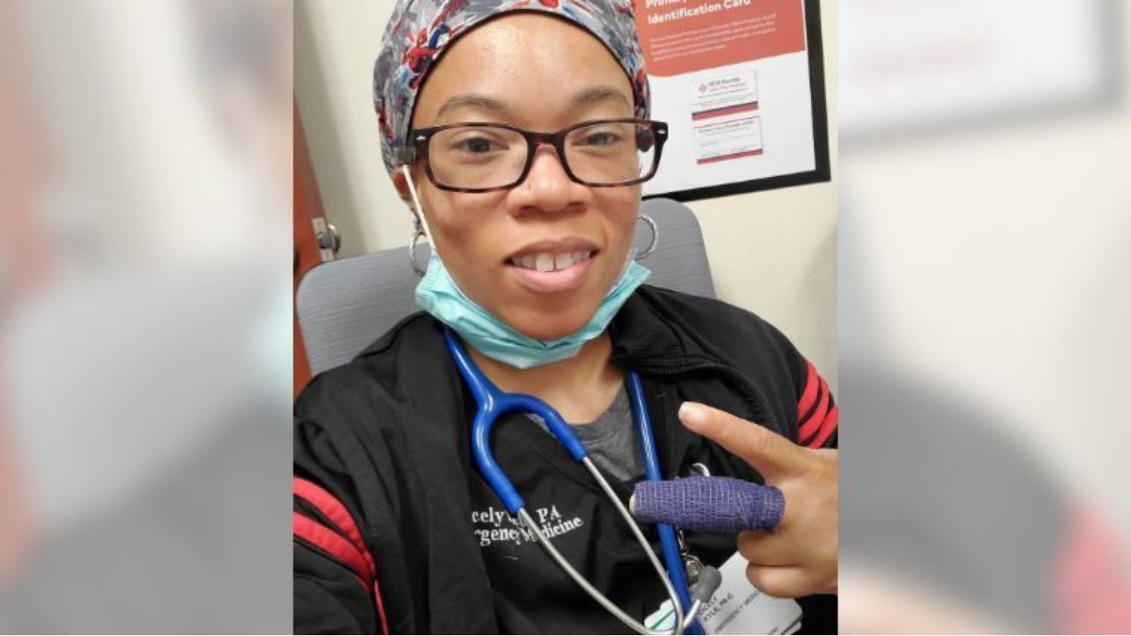 Weightlifter Dislocates Finger Mid-Lift, Pops It Back Into Place to Win ...