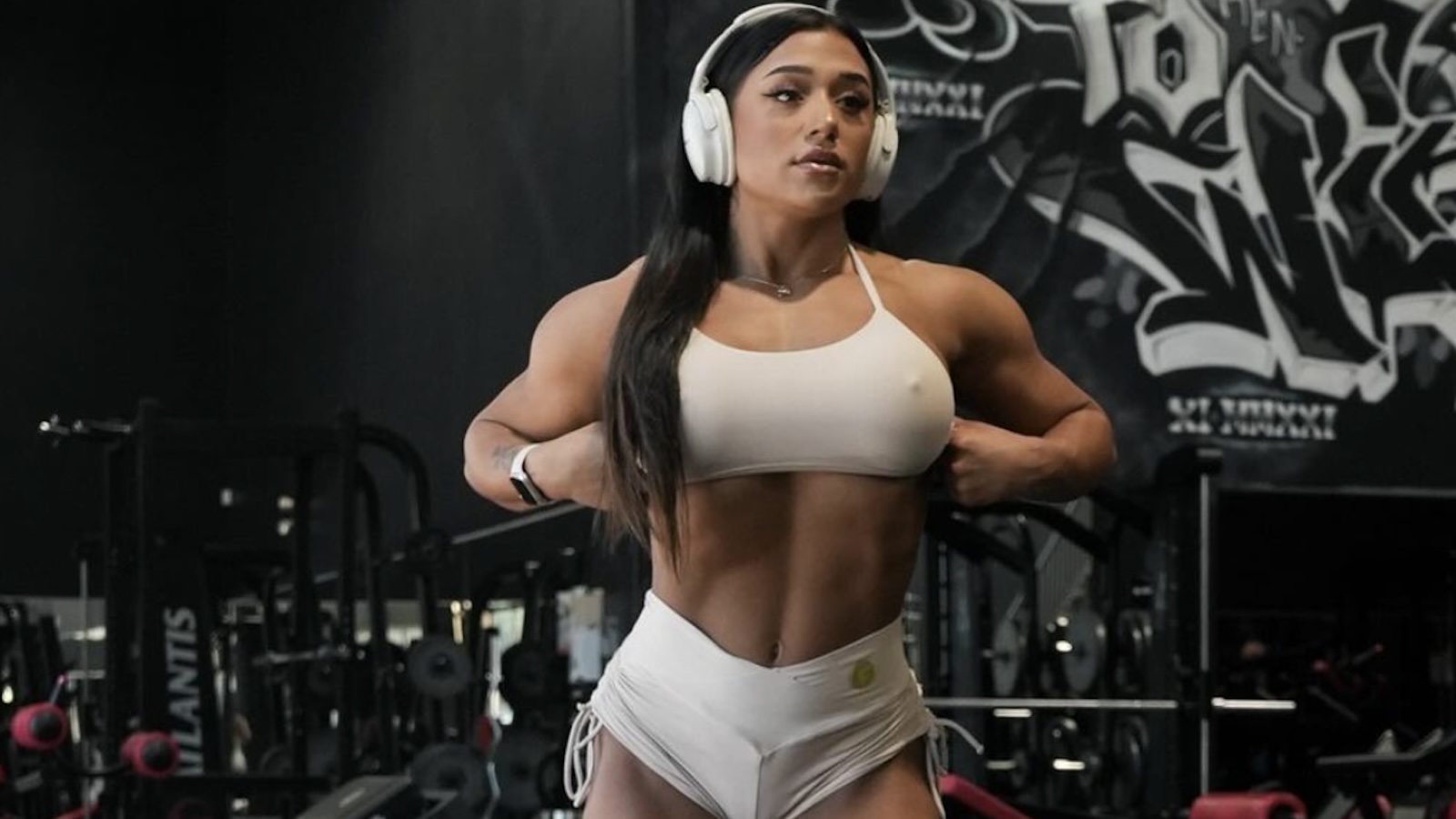 Grocery Shop Like Wellness Bodybuilder Julia Rene For Smarter Calorie Choices | BarBend